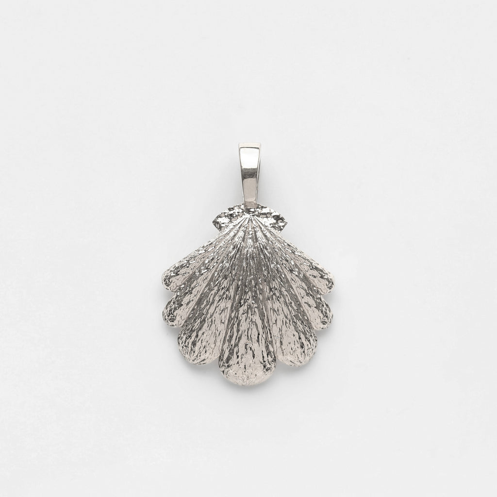 Luxe Shell Pendant – Carrie Elizabeth